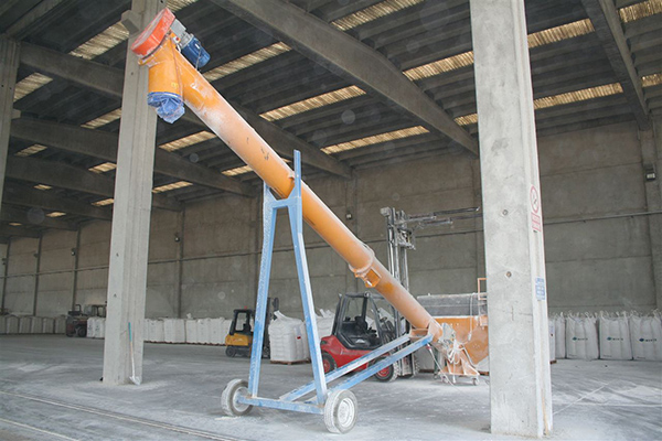Mobile Inclined Screw Conveyor-DAHAN Vibration Machinery